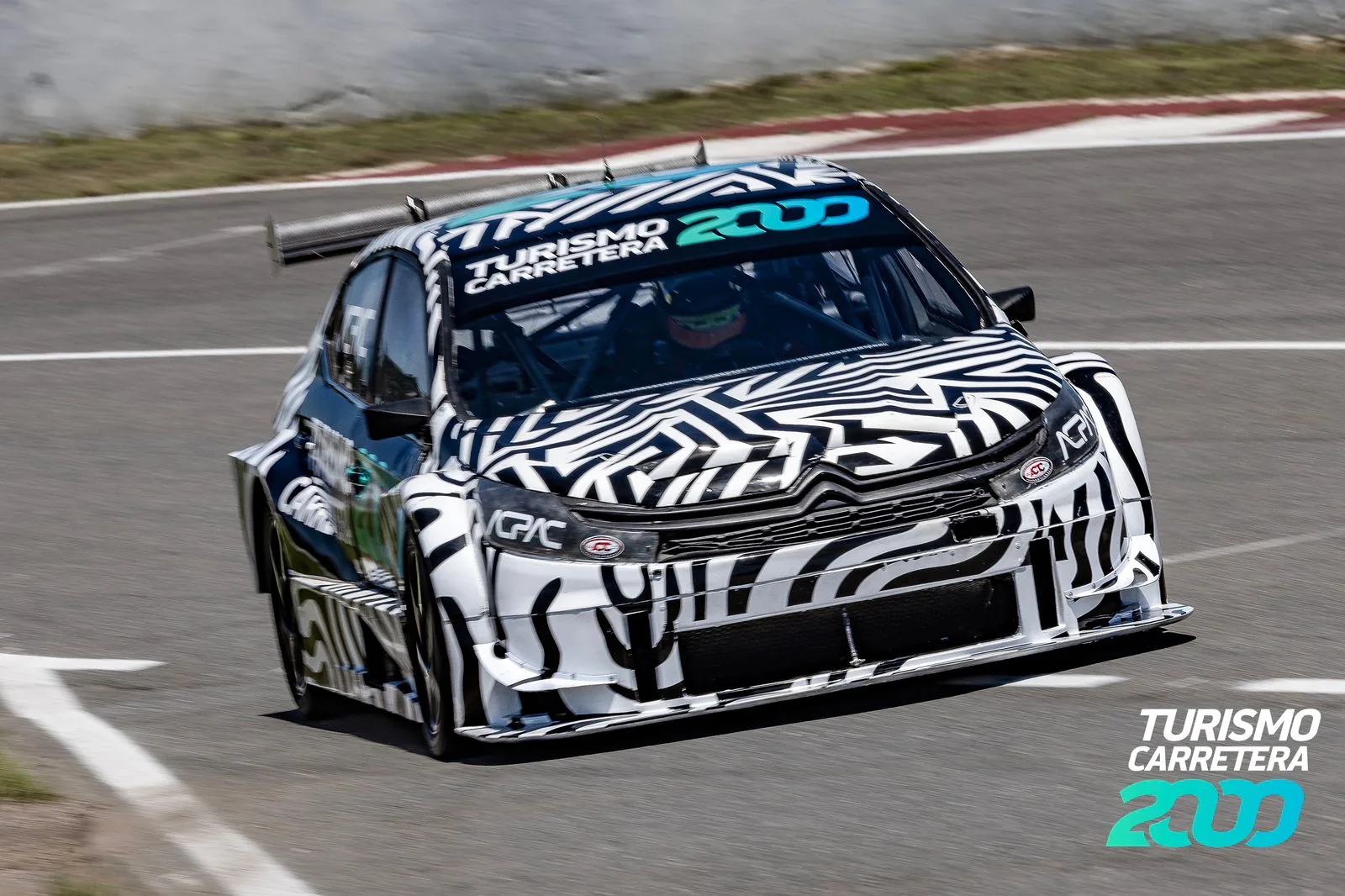 Primer ensayo en pista del Turismo Carretera 2000: un paso hacia el ...